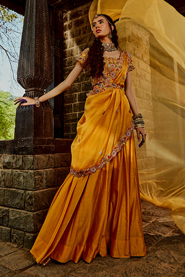 Signature Sash Drape With Lehenga – Khushboobagri